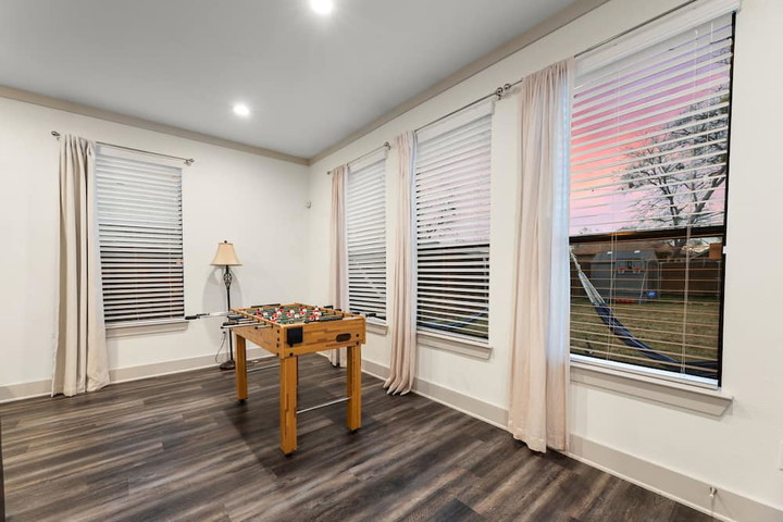 Book Today! King Bed With Hot Tub, Firepit, Bbq, Large Yard -