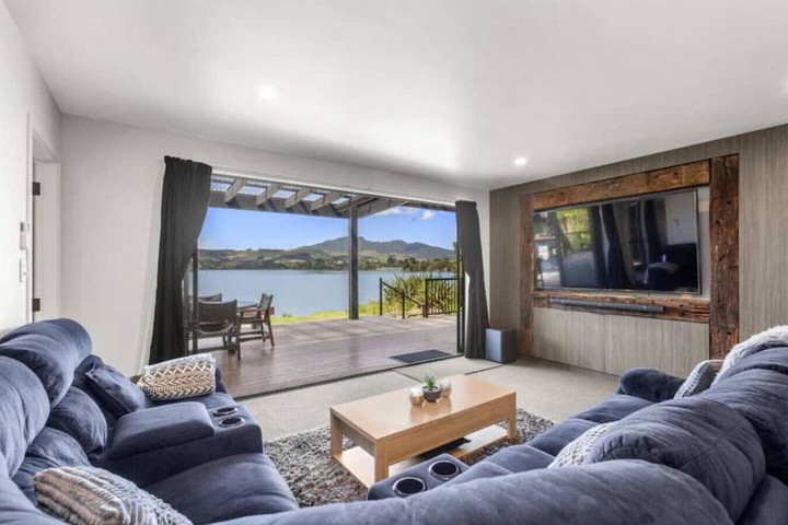 Kaitoke Retreat & Studio  10 Guests  Waterfront - Raglan