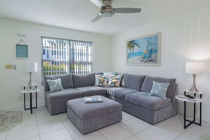 Beautiful 2 Bedroom Condo! Owners Require A 3 Month Rental Jan- March. - Marco Island, FL
