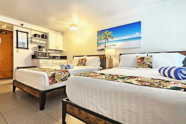 Eyeball This Bamboo Waikiki 2queen Bedsstudio W/pool 1½blk To Beach+kitchen - Honolulu