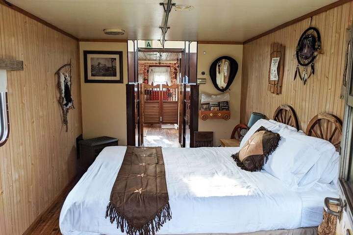 Wild West At Olympic Railway Inn - Pet Friendly - Sequim, WA