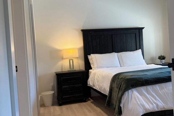 Luxury Suite Situated On Top Of Mountain In A Prestigious Location. - Abbotsford