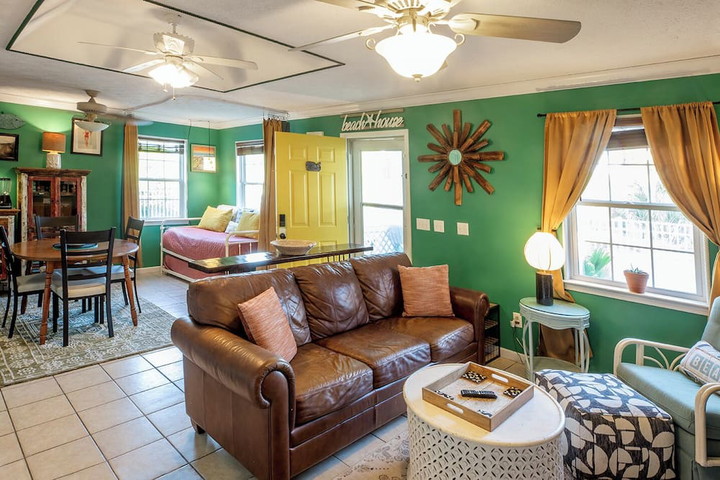 Aquaman's Cottage/laguna Beach Paw-ridise Retreat! 5 Minute Walk To The Beach - Panama City Beach, FL