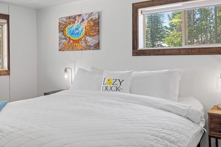 Lazy Duck Inn #21: Cozy King Bed With Kitchenette In West Yellowstone, Just 1 Min From The Park. - West Yellowstone, MT