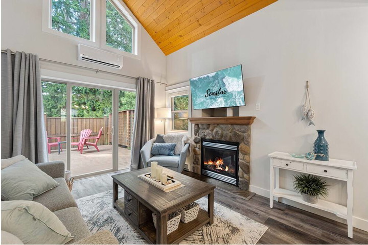 Impeccable Oceanside Village Retreat! - 브리티시컬럼비아