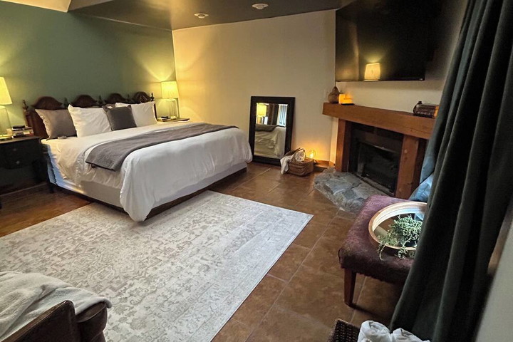 Burrow On 24th - Hot Tub 1br/1ba - 
