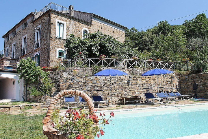 Villa Trotta: Una Caratteristica Antica Casa Su Due Piani Fatta In Pietra. - Acciaroli