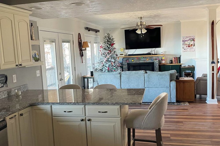 Epic Mountain Views! Cool Weekend Retreat  Pet Friendly Near Charlette - Morganton, NC