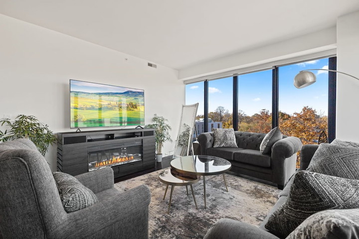 "Faith Of Evanston" 180°view, 2bdr +2bath Urban Luxury - Wilmette, IL