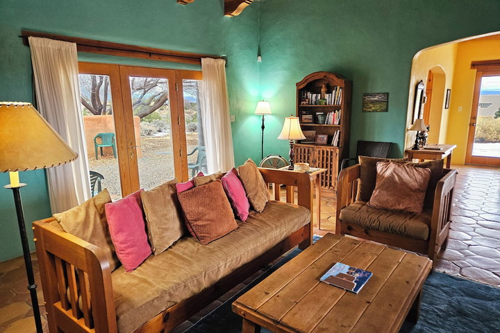 Taos House - 360 Degree Mountain/town Views - Patio - Hot Tub - New Mexico