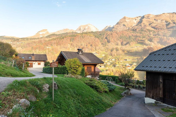 Appartement "Aux 4 Saisons" Avec Vue Sur Les Montagnes, Terrasse Privée Et Wi-fi - Manigod