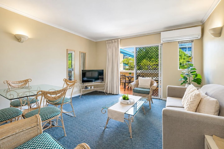 Heart Of Cairns- Boutique Apartment, Balcony & Pool - Cairns