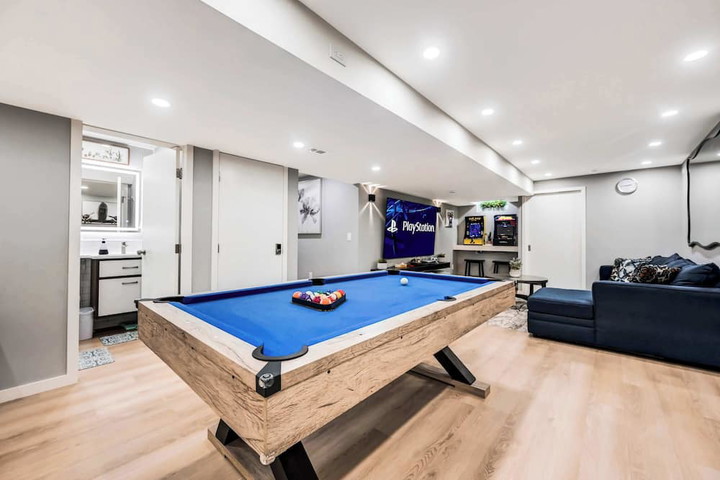 Newly-built Family Retreat W/ Private Heated Pool, Hot Tub, Sauna, Game Room - Stroudsburg, PA