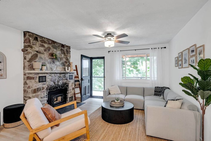 Lakefront Cottage With Huge Yard & Sunroom - 35min From Ottawa - Val-des-Monts