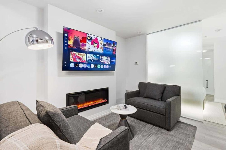 Stylish 1br Lower-level Suite  Free Parking - Mississauga