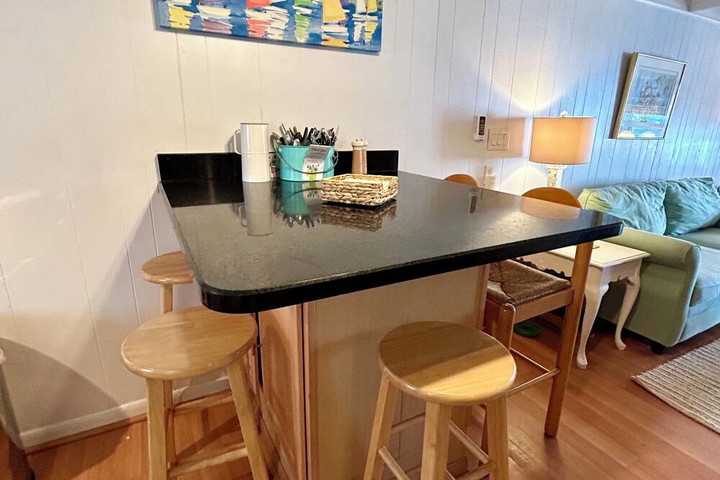 2-bedroom, 1 Full Bath Ocean Block Cottage In Vibrant Dewey Beach. - Dewey Beach, DE