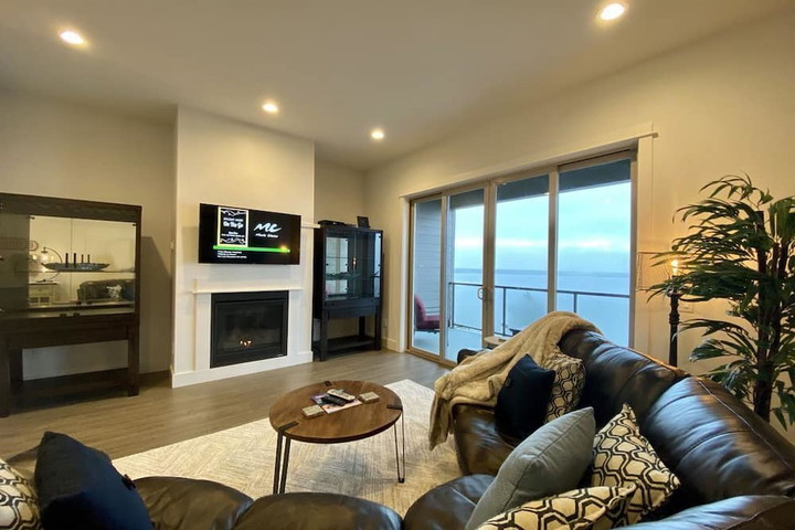 Luxurious Oregon Coast Townhouse With Mesmerizing Views! - Coos Bay, OR