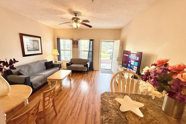 Spacious 3-bedroom Cottage, 2 Blocks To Beach In Myrtle Beach - Myrtle Beach, SC