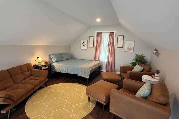 Treasure Lake Home, Hot Tub, Partial Lake View And Walking Distance To Beach - Treasure Lake, PA