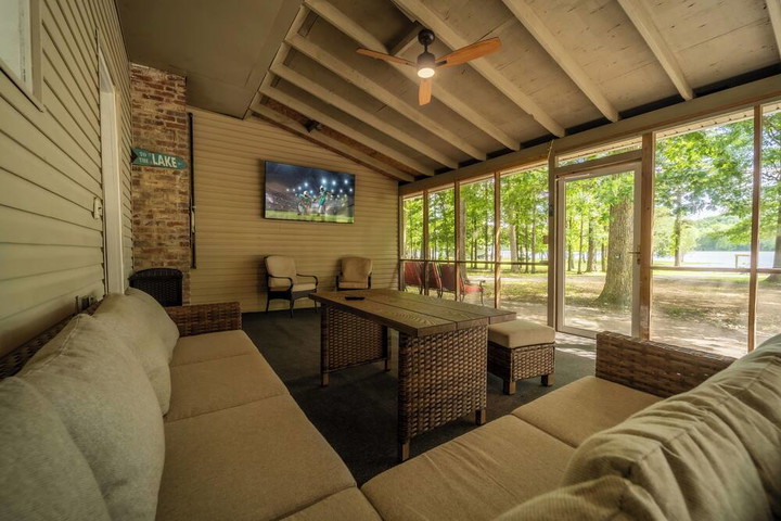 Cozy Cove Retreat On Douglas Lake, Waterfront, 4 Bedrooms, 2 Baths, Large Porch - White Pine, TN