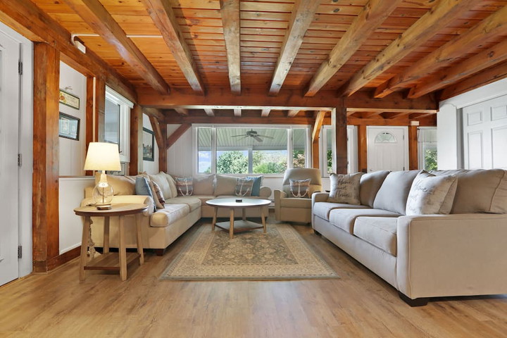 Whole House, Scenic Post And Beam Home Overlooking Canandaigua Lake! Sleeps 10 - Canandaigua, NY