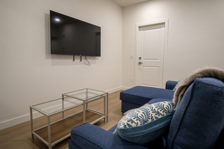 Modern Renfrew Retreat: Private 1br/1ba Suite - Alberta