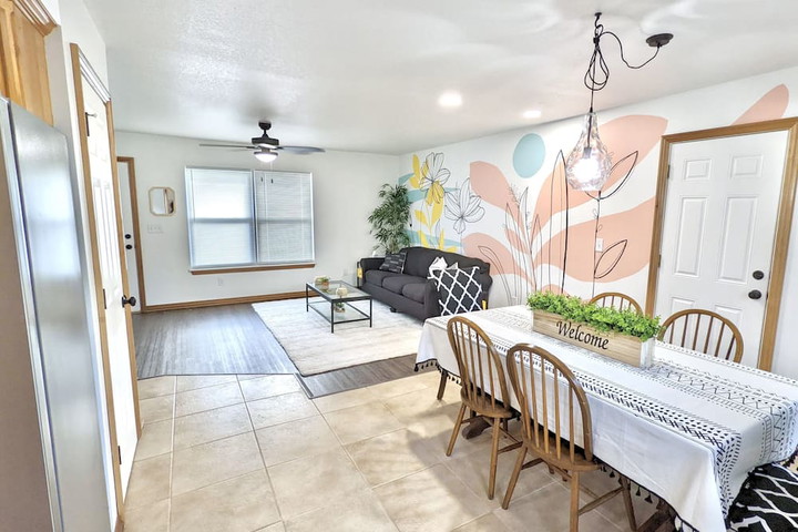 The Toucan: Dreamy 2 Bed Home Near Arts District - Joplin, MO