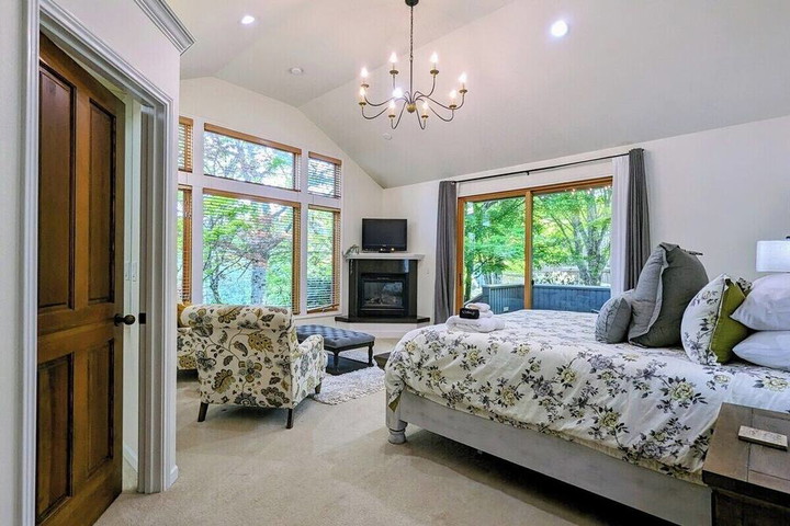 Harmony Estate: Spacious Home With Mt Hood Views - Sherwood, OR