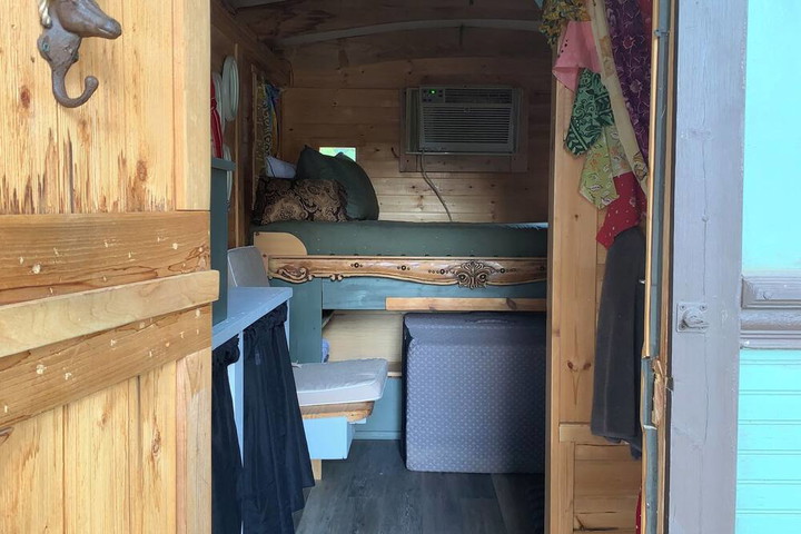Gypsy Mini Charming Tiny Cabin At Red Canoe Lodge With Resort Amenities - Lake Whitney, TX