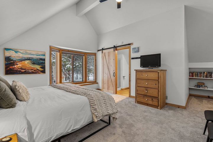 Sunriver Circle 4 | Hot Tub 6 Beds 8 Sharc Passes - Sunriver, OR