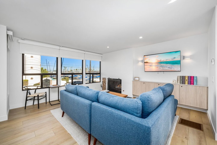 Luxury 4 Story Home Next To Alamitos Yacht Club. Steps To Beach And Bay. - Long Beach, CA
