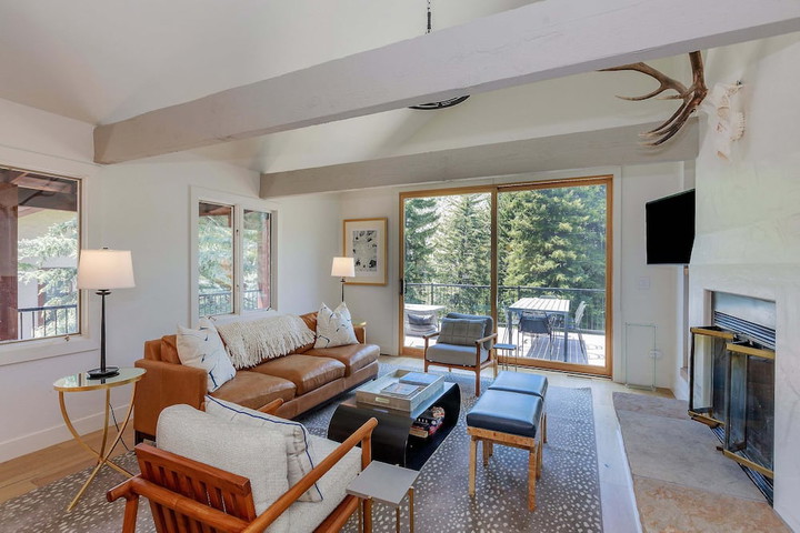 3br West Vail Duplex With River Views, Hot Tub, Fireplace, And Deck. - Vail, CO