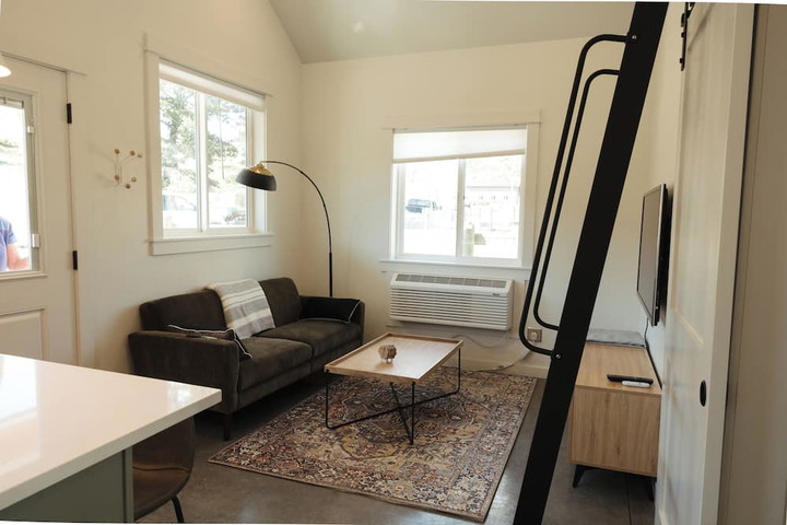 New Farm Stay Cabin Close To Livingston, Yellowstone, Bozeman, Fishing, Hiking - Livingston, MT