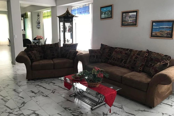 Gorgeous Clean 4 Bedroom Glendale Vacation Home + Wi-fi - Sun City