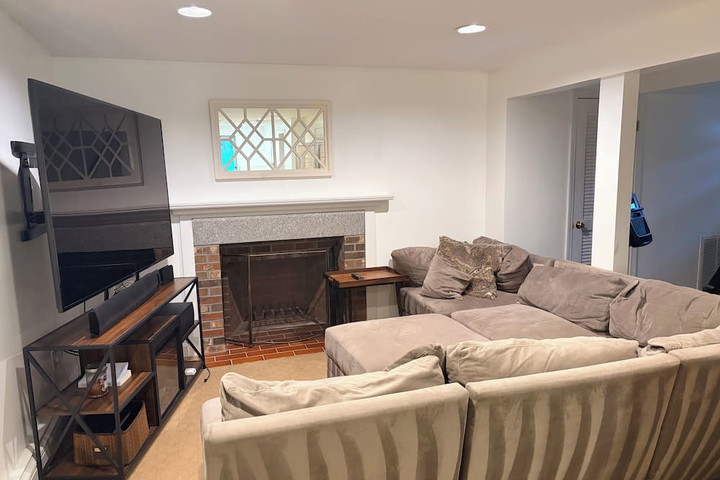 Beautiful 2-bedroom Apartment In Welcoming Newton Neighborhood - Massachusetts