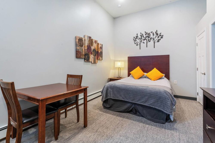 Spacious Studio Apartment Centrally Located In Duluth, Mn. Experience Ease And Accessibility. - Duluth, MN
