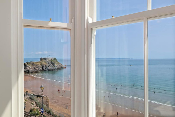 5 Paragon Court - Sea Front Apartment - Tenby
