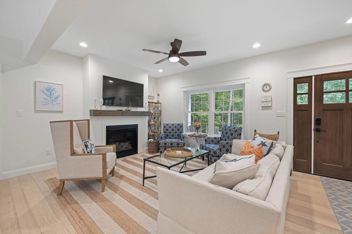 Leah Lane - Bright & Renovated Kennebunk Beach House - Kennebunkport, ME
