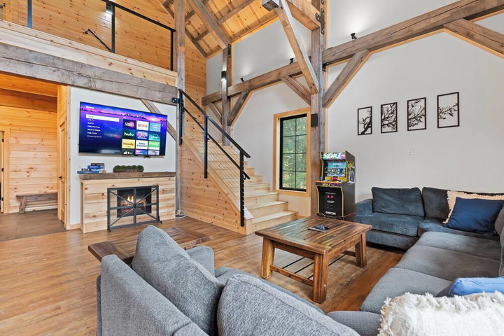 Mountain Views. Hot Tub. , 5 Wooded Acres. Private Pond - Vermont