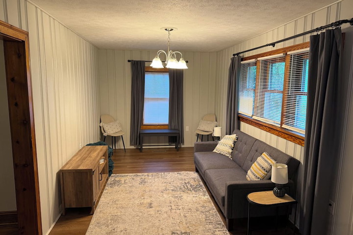 The Lofty Maple- Charming 3 Bedroom Home With Kid Friendly Space In The Loft. - Beckley, WV