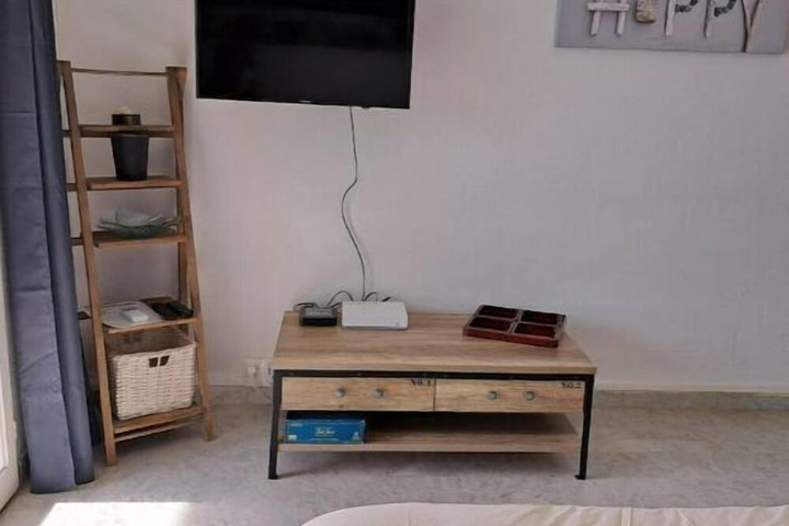 Agréable Studio Avec Cave Et Parking Privatifs - La Ciotat