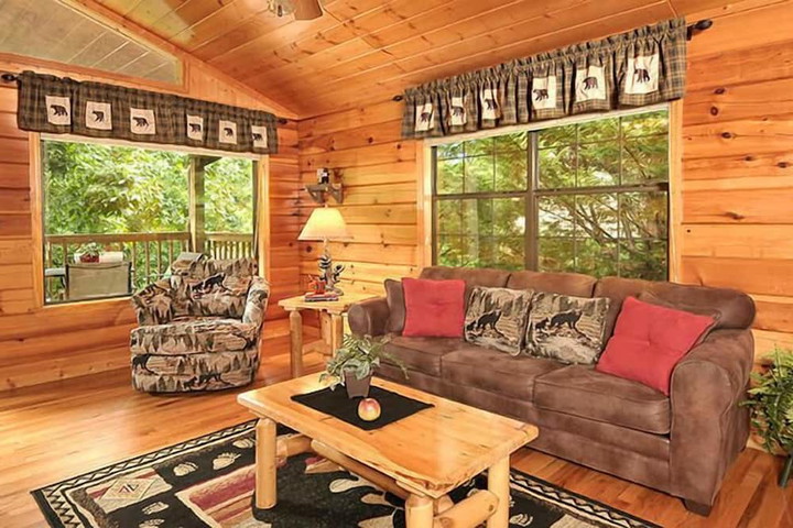 Honey Bear Den Is A Warm And Cozy One-bedroom Cabin In Hidden Springs Resort. - Gatlinburg, TN