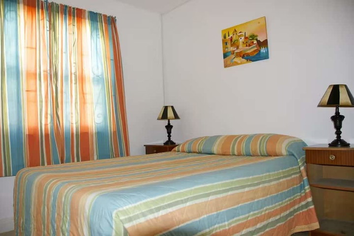 Your Home Away From Home By Rockley Beach; Pool, Gardens & Full Kitchen - Barbados
