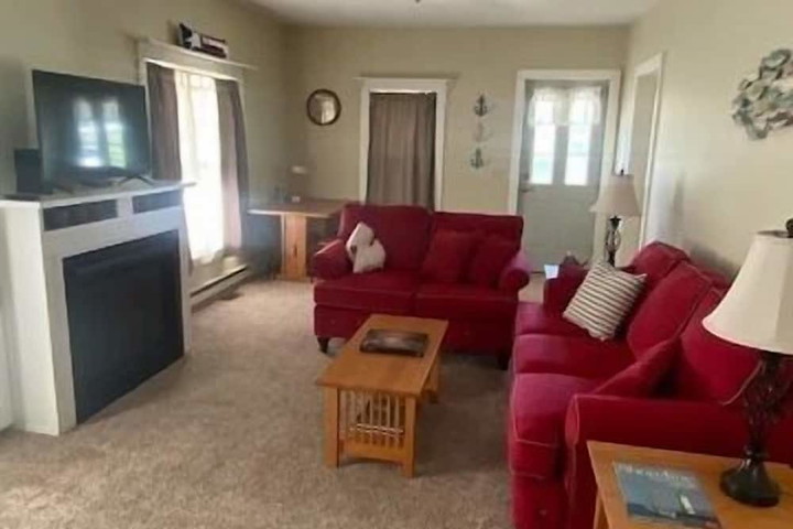The Yellow House-three Bedroom Within Walking Distance Of Lake Michigan. - Ludington, MI