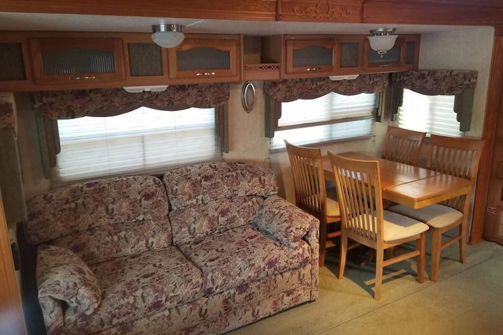 33 Foot 5th Wheel Camper. 3 Slideouts, Right On The Ogeechee River. Site 11 - Richmond Hill, GA