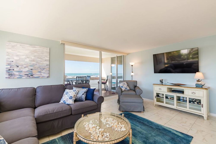 The Views Of The Gulf From This Condominium Are Perfect For Watching Evening Sunsets! - Siesta Key, FL