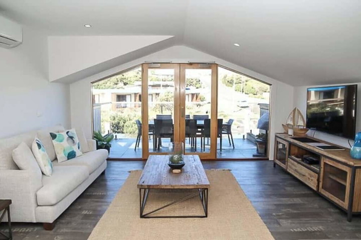 12 Rocks Beach View Loft. Central Port Campbell. - Port Campbell