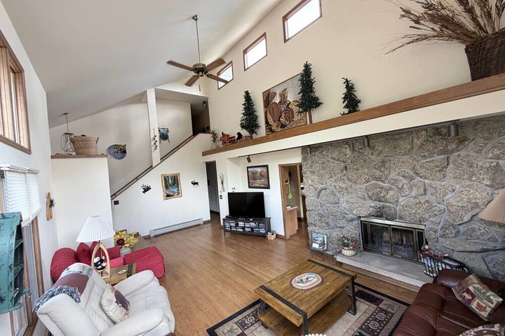 Spacious, Dog-friendly Home W/private Hot Tub On Large Deck, Mtn Views, & More - Estes Park, CO