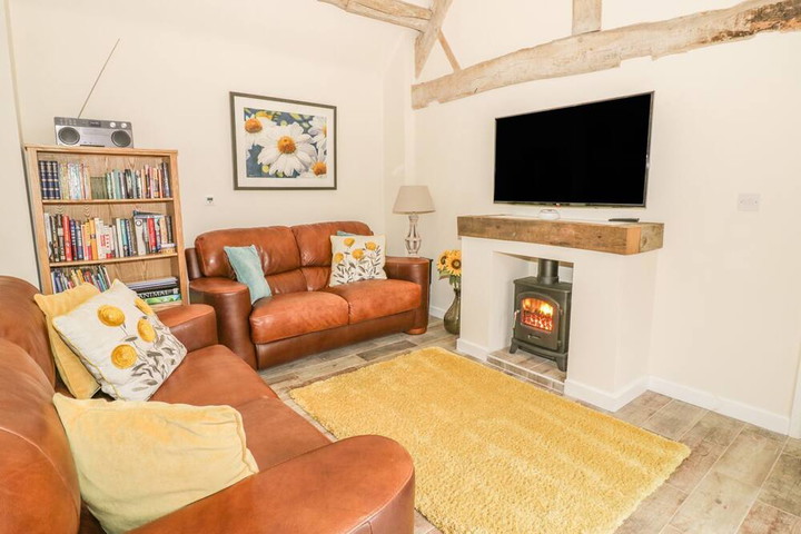 Megs Cottage, With A Garden In Tiddington - Stratford-upon-Avon