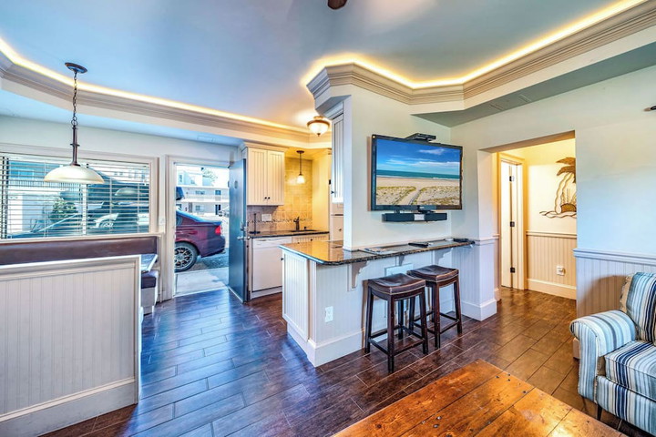 Beautiful 2br/2ba Condo W/ Pool-sleeps 8 & Only 2 Blocks To Ocean City Beach! - Ocean City, NJ